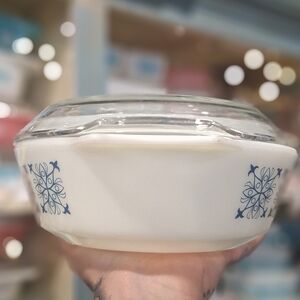 Pyrex | Kitchen | Vintage Jaj Pyrex Chelsea Round Casserole Baking Dish ...